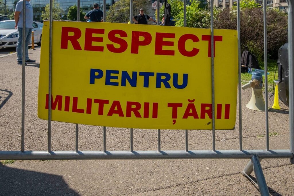 Militarii și polițiștii, la mâna lui Bolojan. Revoltă!