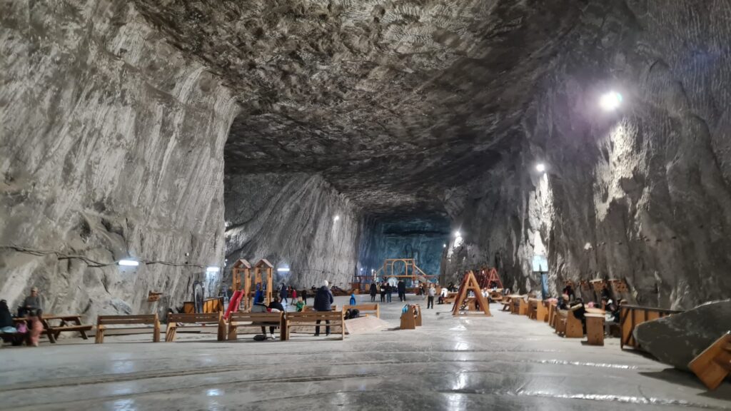 Cum arăta galeria turistică Salina Praid, înainte de a fi distrusă de ...