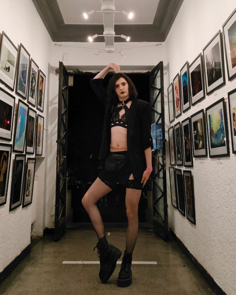 Un student le-a cerut profesorilor să i se adreseze precum unei fete ...