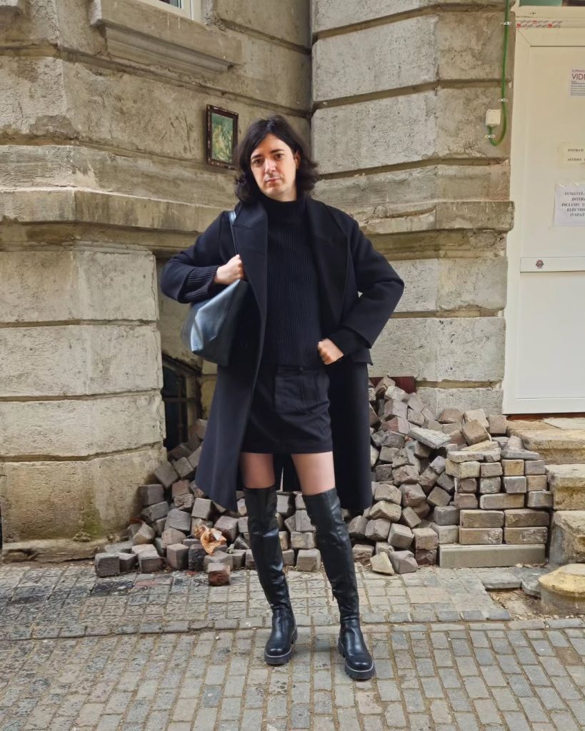 Un student le-a cerut profesorilor să i se adreseze precum unei fete ...