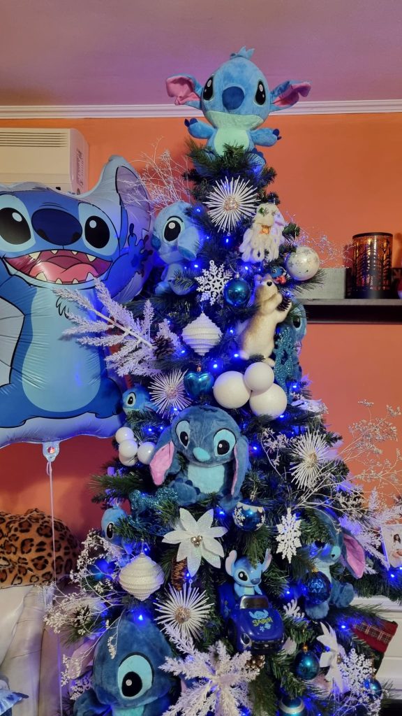Bradul cu Stitch, moda Crăciunului 2025: un decor de poveste